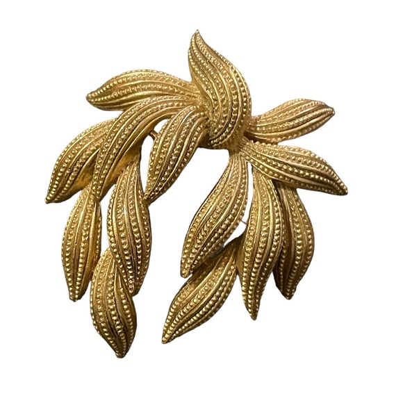 Trifari | Jewelry | Vintage Trifari Gold Tone Marine Plant Leaf Brooch ...